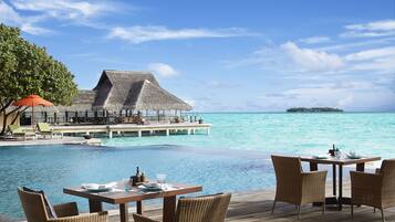 2 restaurantes, pequenos-almoços servidos, cozinha internacional