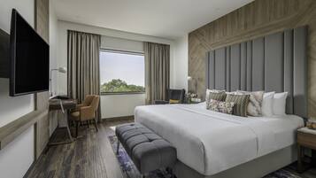 Frigobar, cofres nos quartos, escrivaninha, berços (sobretaxa)