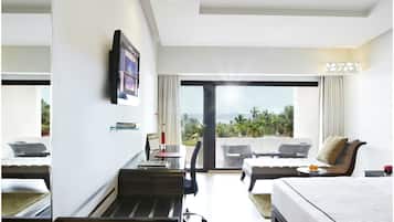 Minibar, cofre no quarto, secretária, cortinas/cortinados opacos