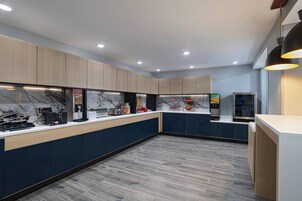 Café da manhã com buffet grátis todos os dias