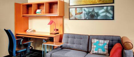 Roupas de cama premium, cofres nos quartos, escrivaninha