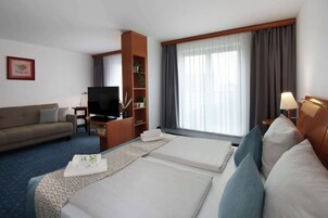 Suite Júnior, 1 cama de casal | Roupa hipoalergénica, cofre no quarto, cortinas/cortinados opacos 