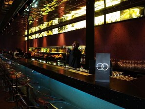 Este bar no lobby do hotel 