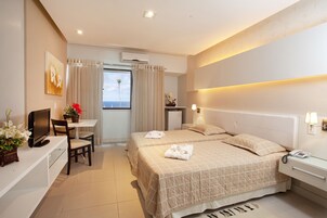 Quarto executivo | Frigobar, cofres nos quartos, escrivaninha, cortinas blackout