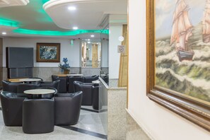 Área de estar no saguão