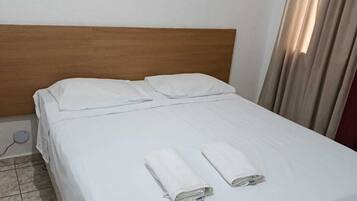 Quarto Duplo | Cortinas/cortinados opacos, roupa de cama fornecida