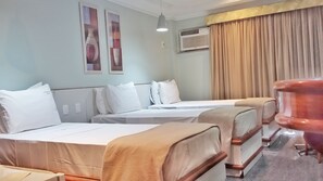 Quarto Triplo Deluxe | Minibar, cofre no quarto, ferro/tábua de engomar, Wi-fi grátis 
