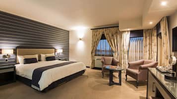 Estúdio, 1 cama King | 1 quarto, roupas de cama premium, frigobar, cofres nos quartos