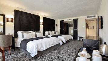 1 quarto, roupas de cama antialérgicas, frigobar, cofres nos quartos