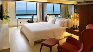 Suite Business | Frigobar, cofres nos quartos, escrivaninha