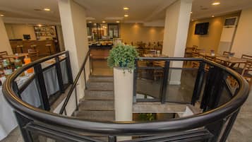 Pequenos-almoços, almoços e jantares servidos