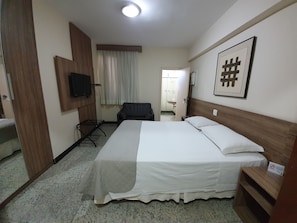 Quarto Duplo ou Twin Básico | Minibar, secretária, camas desdobráveis, Wi-fi grátis 