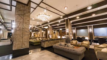 2 bares/lounges