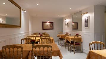 Café da manhã (EUR 12 por pessoa)