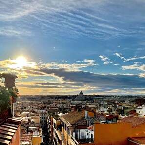 Book Hotel Barberini in Rome | Hotels.com