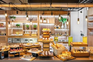 Pequenos-almoços e brunches (fins de semana) servidos
