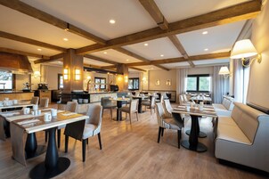 Pequeno-almoço tipo buffet diário (20 EUR por pessoa) 