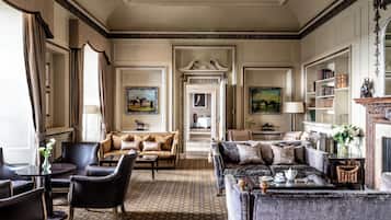 2 bares/lounges