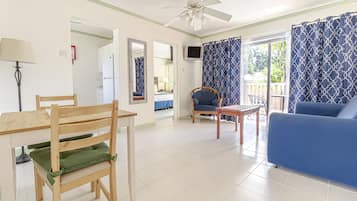 Quarto luxo, 2 camas de solteiro | Opções para refeição no quarto