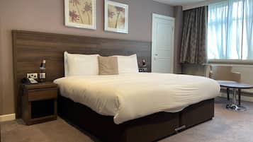 Quarto executivo, 1 cama de casal, para não fumantes | Escrivaninha, ferros/tábuas de passar roupa, berços grátis