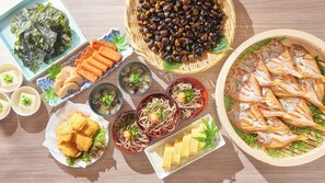 Café da manhã completo todos os dias (JPY 2600 por pessoa) 
