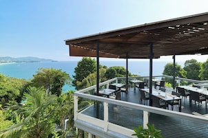 2 restaurantes: servem pequenos-almoços, almoços e jantares