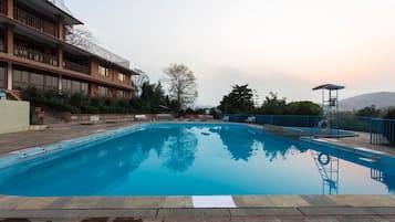 Piscina exterior sazonal