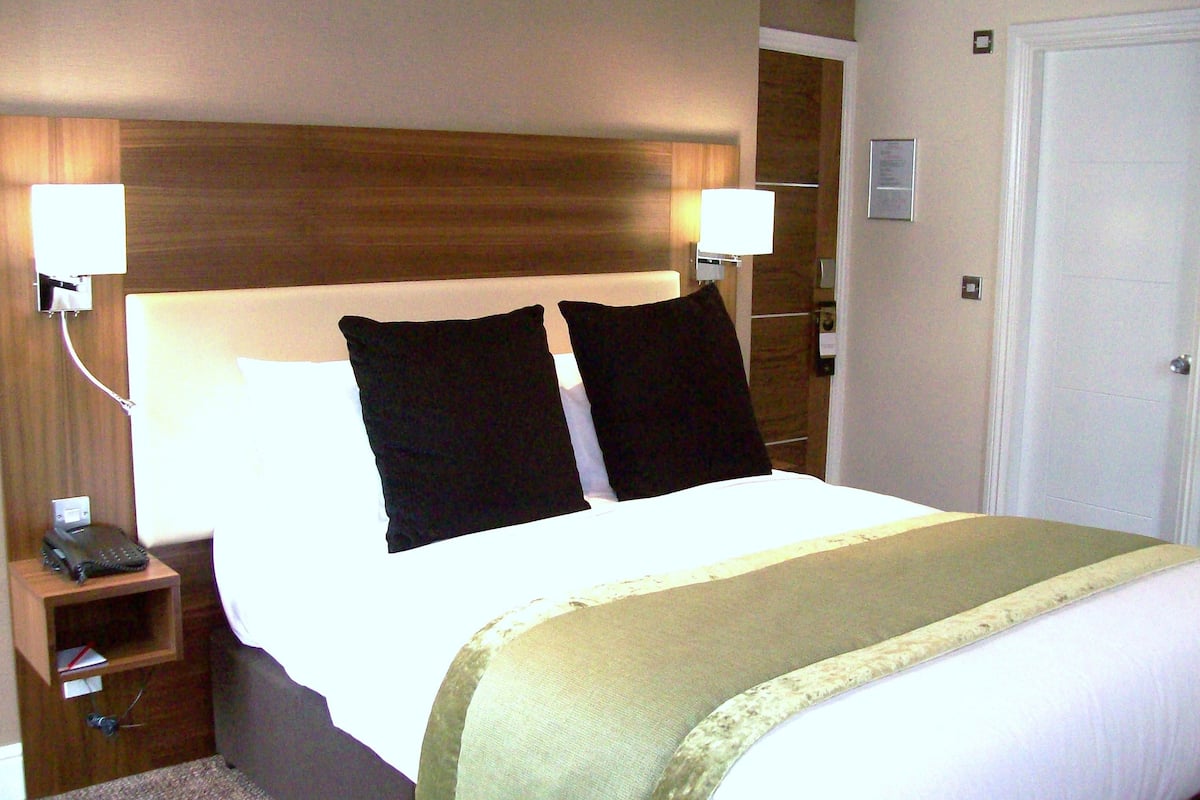 Cofre com capacidade para portátil, secretária