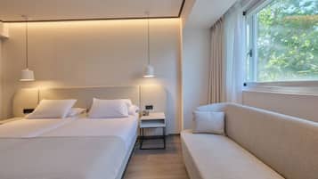 1 quarto, cofres nos quartos, escrivaninha, cortinas blackout