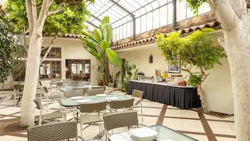 Café da manhã continental grátis todos os dias