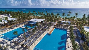 5 piscinas exteriores 