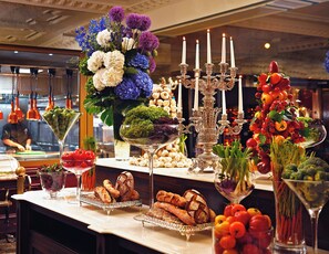 Pequeno-almoço inglês diário (45 GBP por pessoa) 