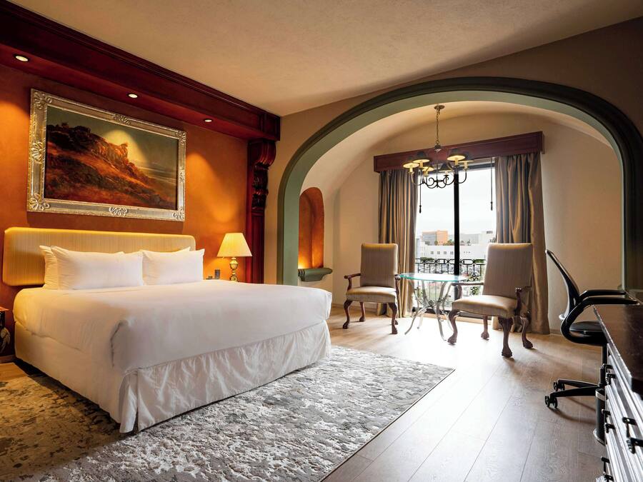 Roupas de cama premium, cofres nos quartos, individualmente decorados