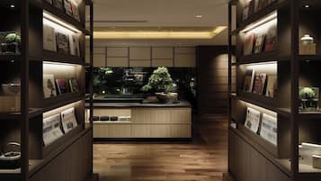 Edredons de pluma, cofres nos quartos, cortinas blackout