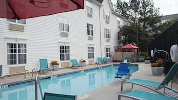 Piscina exterior sazonal