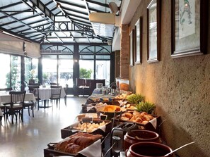 Café da manhã, almoço e jantar