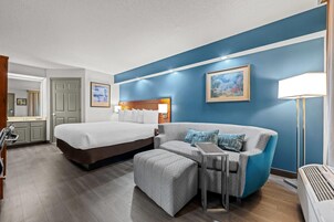 Quarto, 1 cama king-size, não fumadores (Efficiency) | Secretária, quartos insonorizados, ferro/tábua de engomar, Wi-fi grátis 