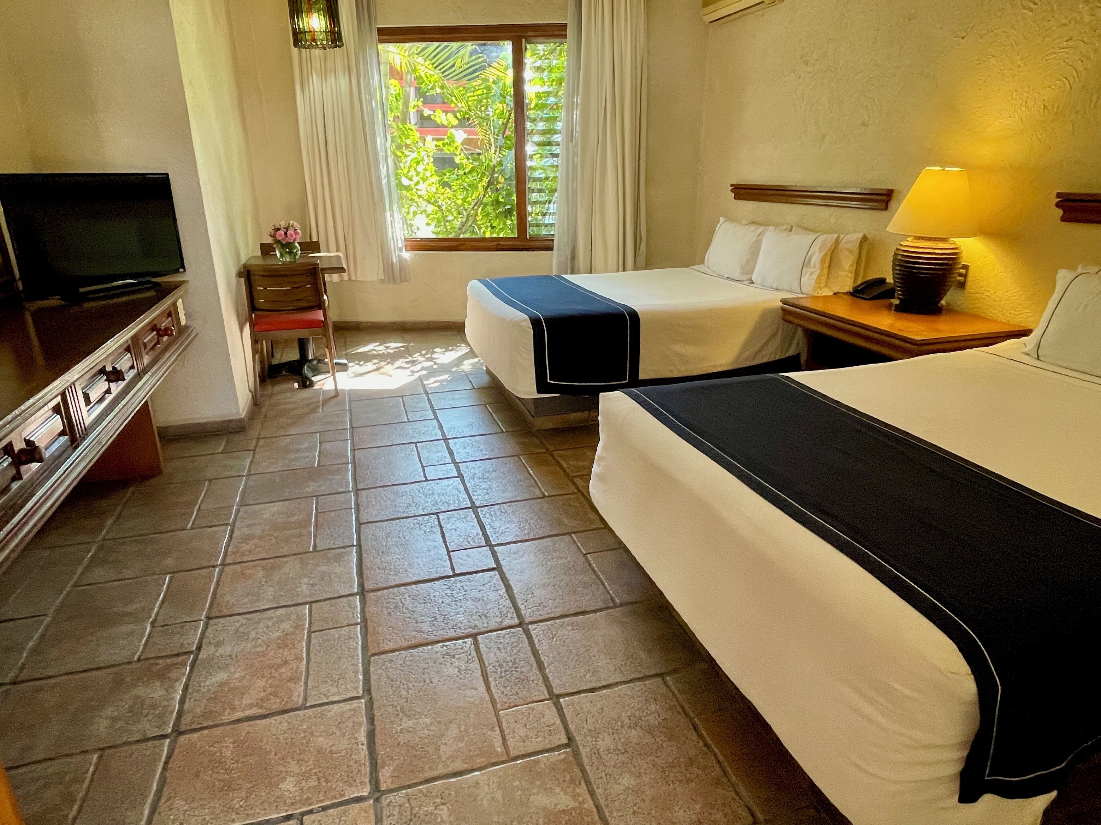 Roupas de cama premium, cofres nos quartos, individualmente decorados