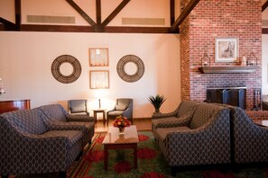 Área de estar no saguão