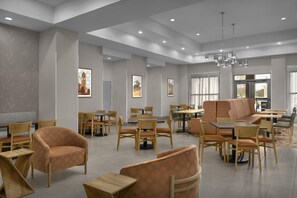 Pequeno-almoço completo diário incluído 