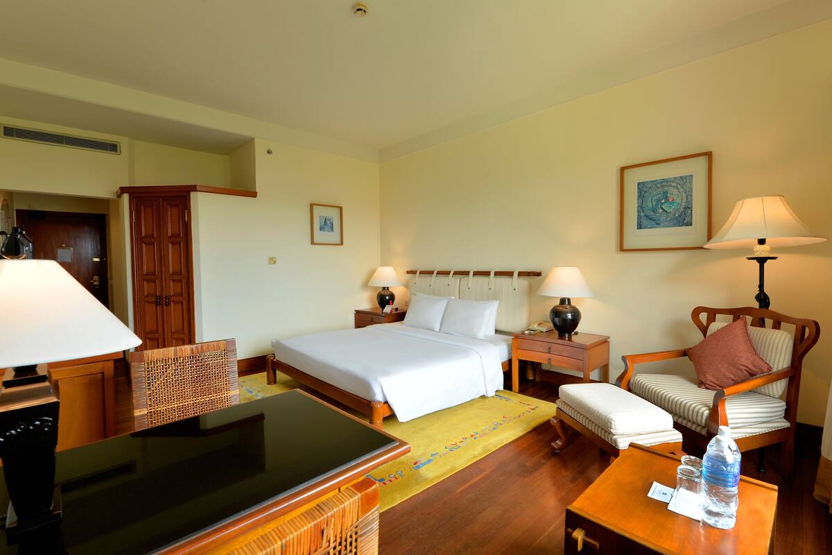 Roupa de alta qualidade, camas de colchão pillowtop, minibar 