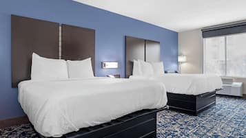 Quarto Standard, 2 camas queen-size, não fumadores, frigorífico e micro-ondas | Secretária, ferro/tábua de engomar, berços/camas para crianças grátis