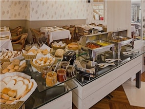Pequeno-almoço tipo buffet diário incluído 