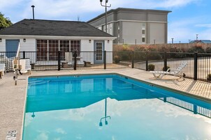 Piscina exterior sazonal 