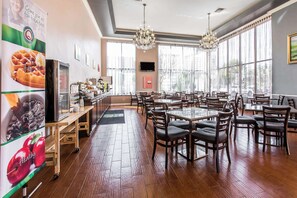 Pequeno-almoço tipo buffet diário incluído 