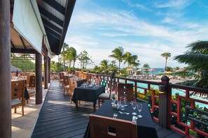 9 restaurantes: servem pequenos-almoços, almoços e jantares