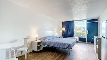 Quarto, 1 cama king-size, não fumadores | 2 quartos, Wi-fi grátis, roupa de cama fornecida