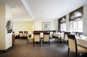 Café da manhã com buffet todos os dias (EUR 15 por pessoa) 