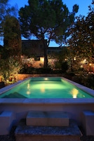 Piscina exterior, espreguiçadeiras 