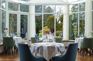 2 restaurantes, pequenos-almoços servidos